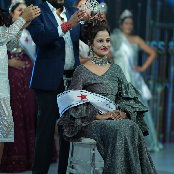 Mrs India 2021 Winner Dimpy Jain