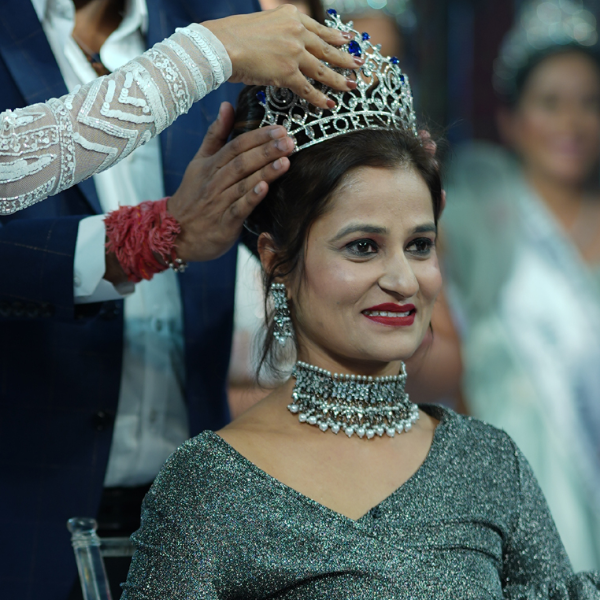 Mrs India 2021 Winner Dimpy Jain