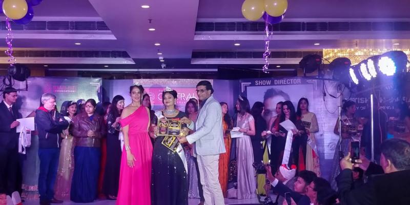 Mona jain : Awardee The Real Super Women Awards 2020 by FSIA