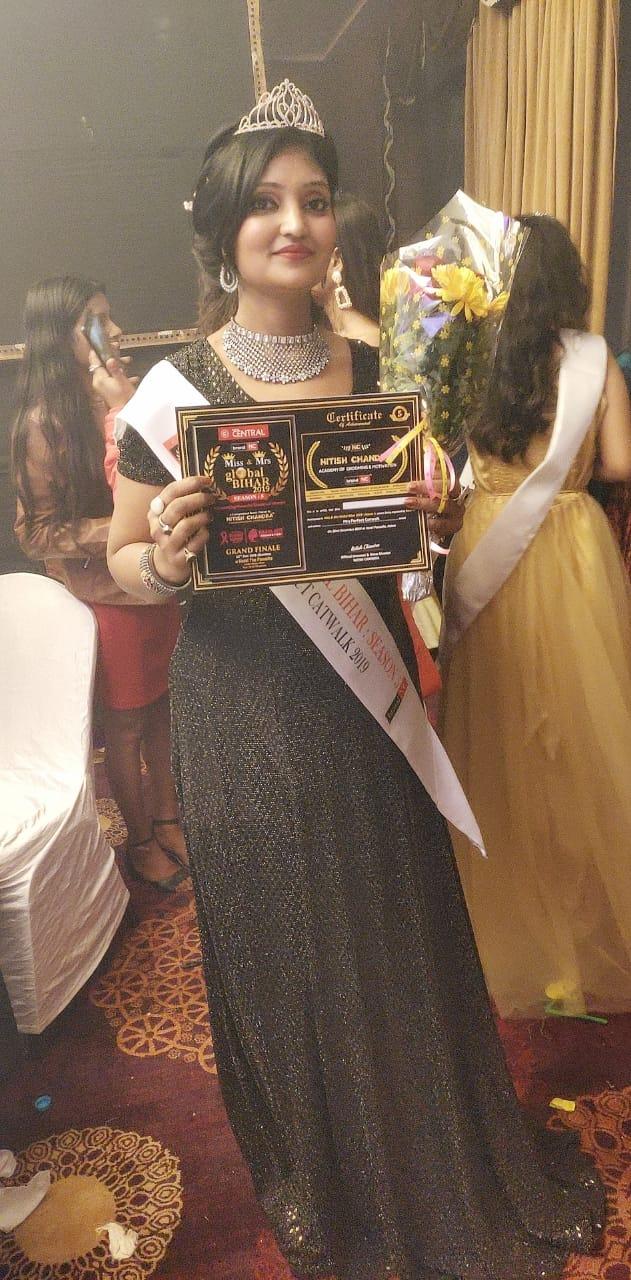 Mona jain : Awardee The Real Super Women Awards 2020 by FSIA