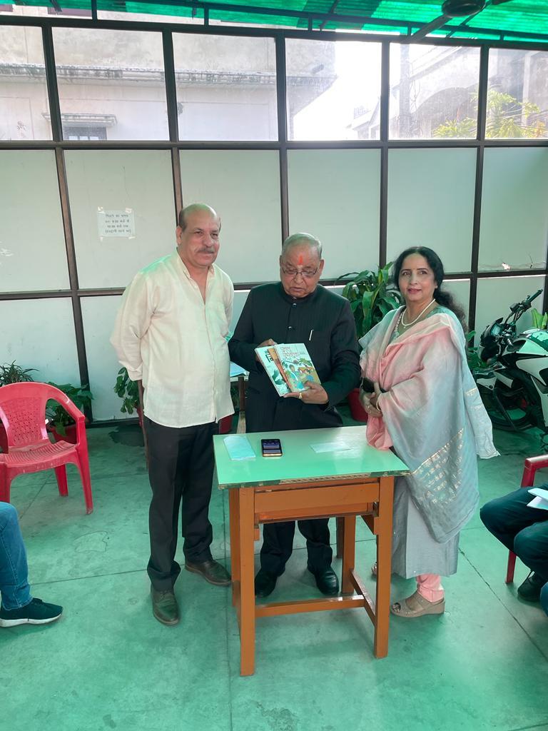 Meena Arora achieved Title of Writer from Nainital | Super Woman 2023 ...