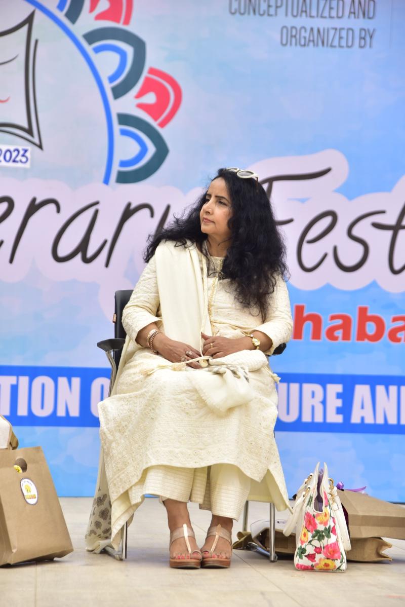 Meena Arora achieved Title of Writer from Nainital | Super Woman 2023 ...